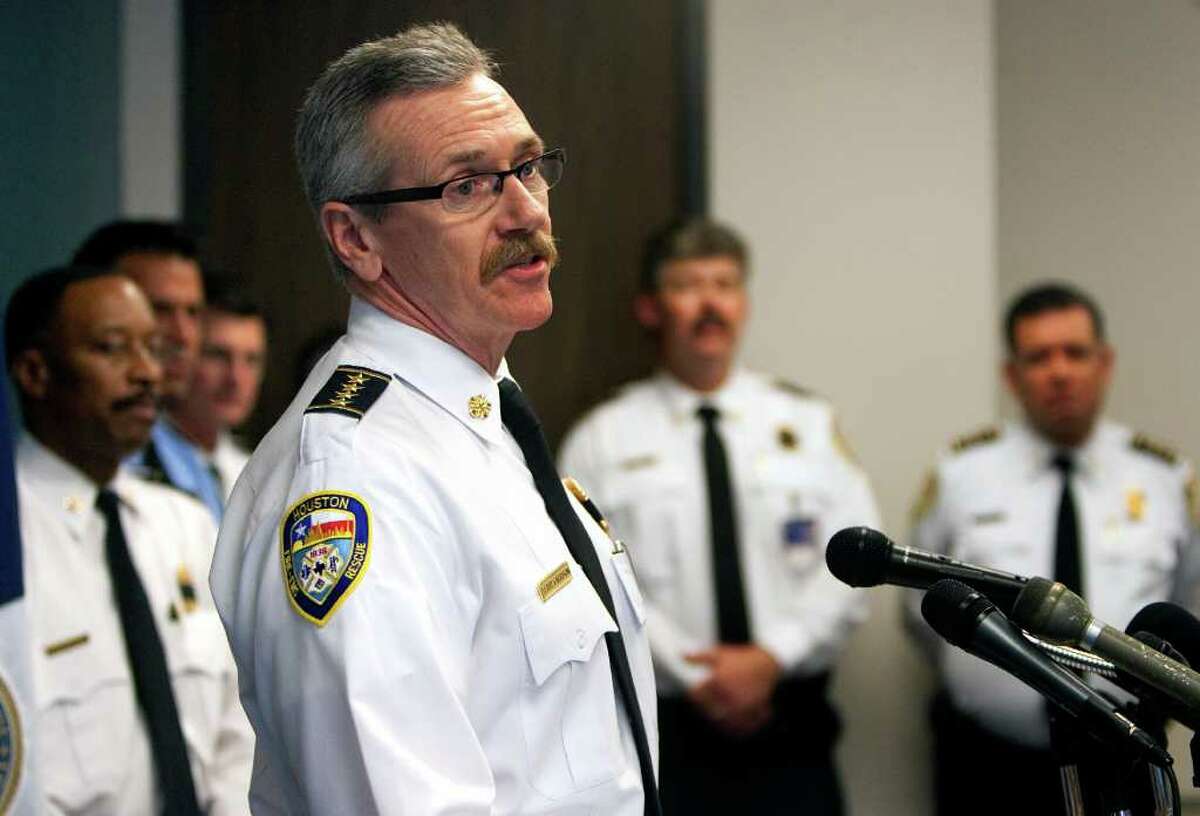Houston fire chief to step down