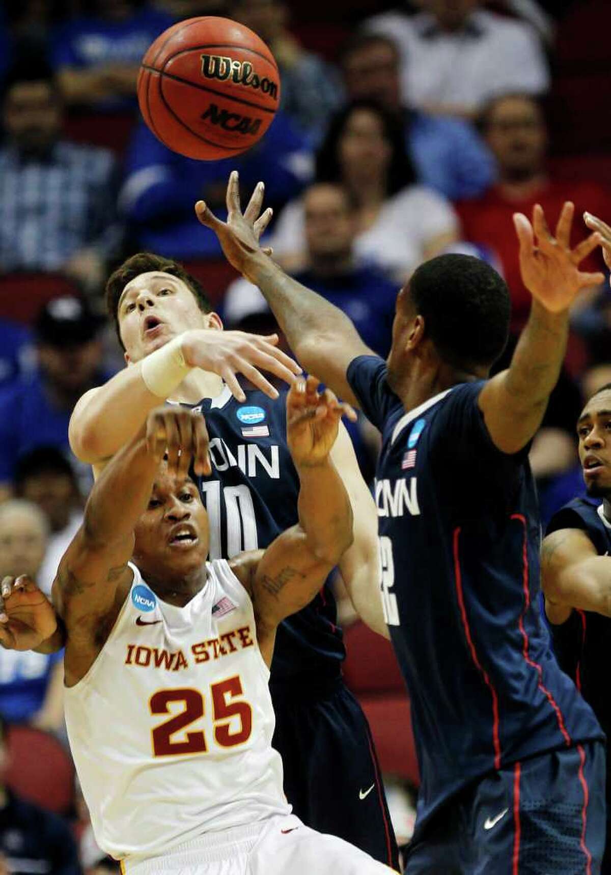 UConn's Roscoe Smith to transfer