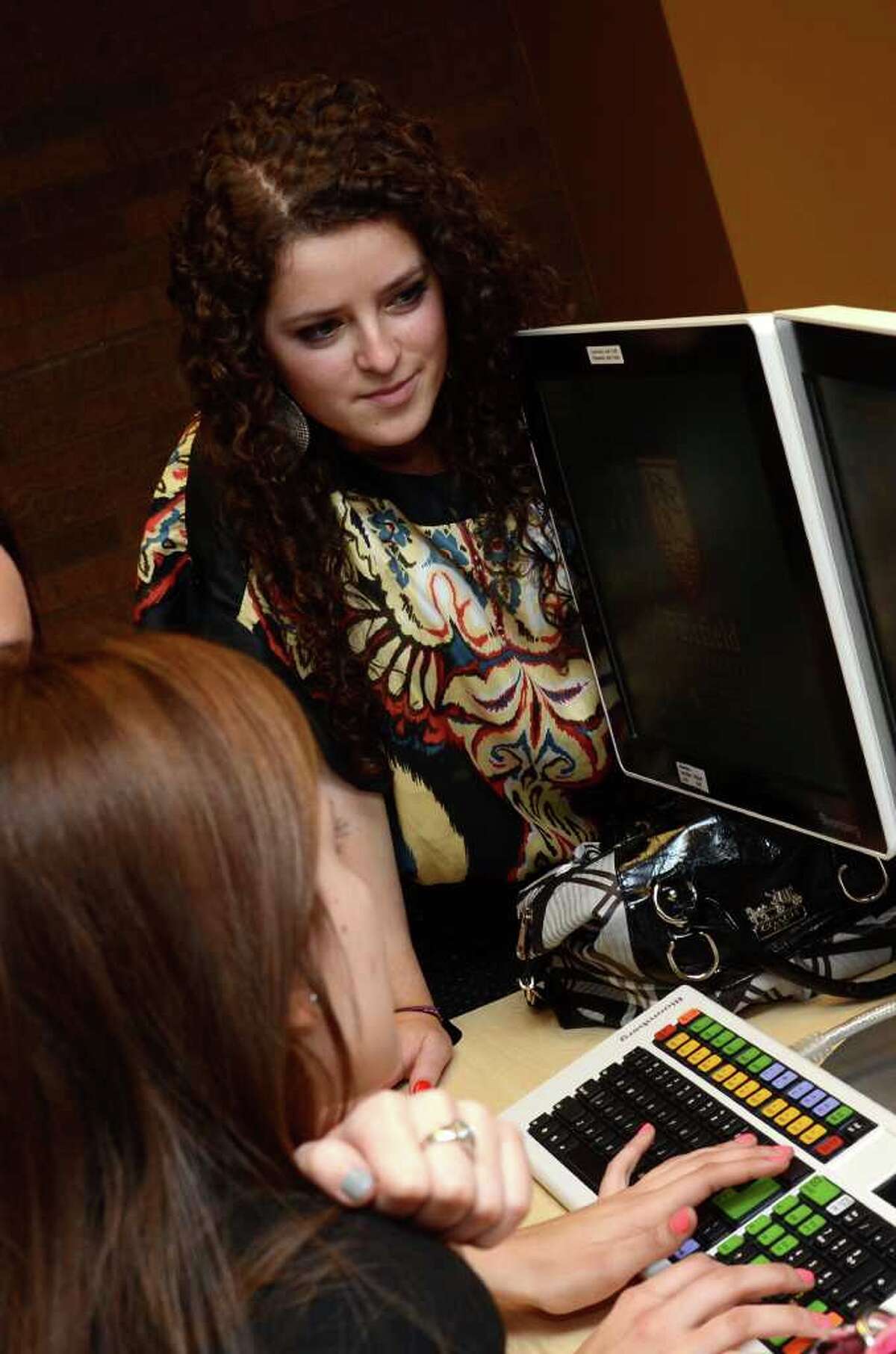 16 compete in business competition