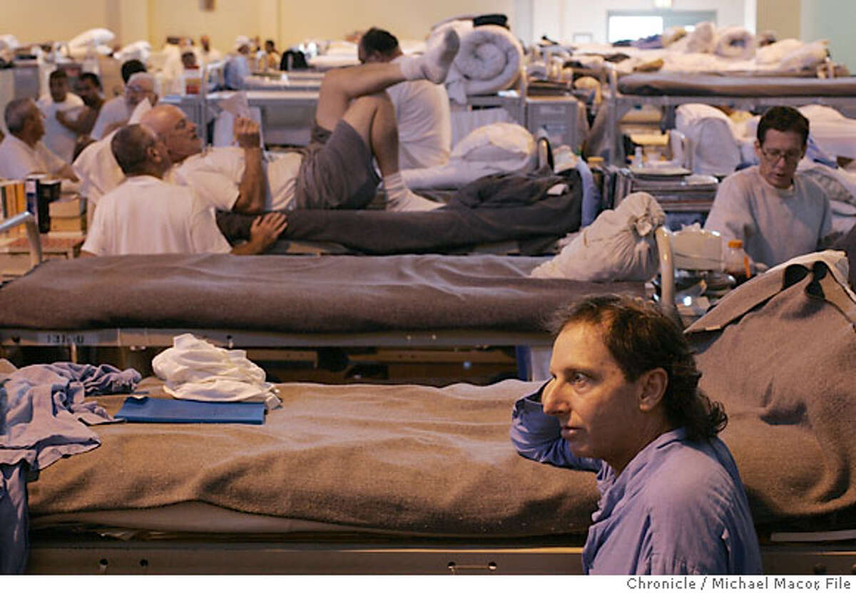 Gang intimidation threatens Schwarzenegger's prison plan / Few inmates ...