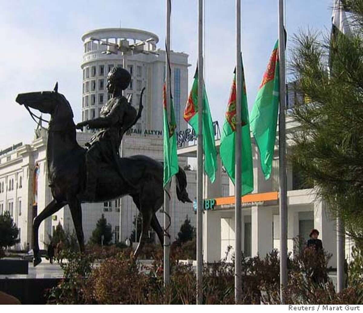Turkmenistan at loose ends / Bizarre dictator's death leaves power ...