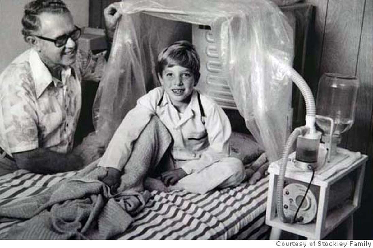 Love story hinges on finding a lung donor / Fiancee, family keep vigil ...