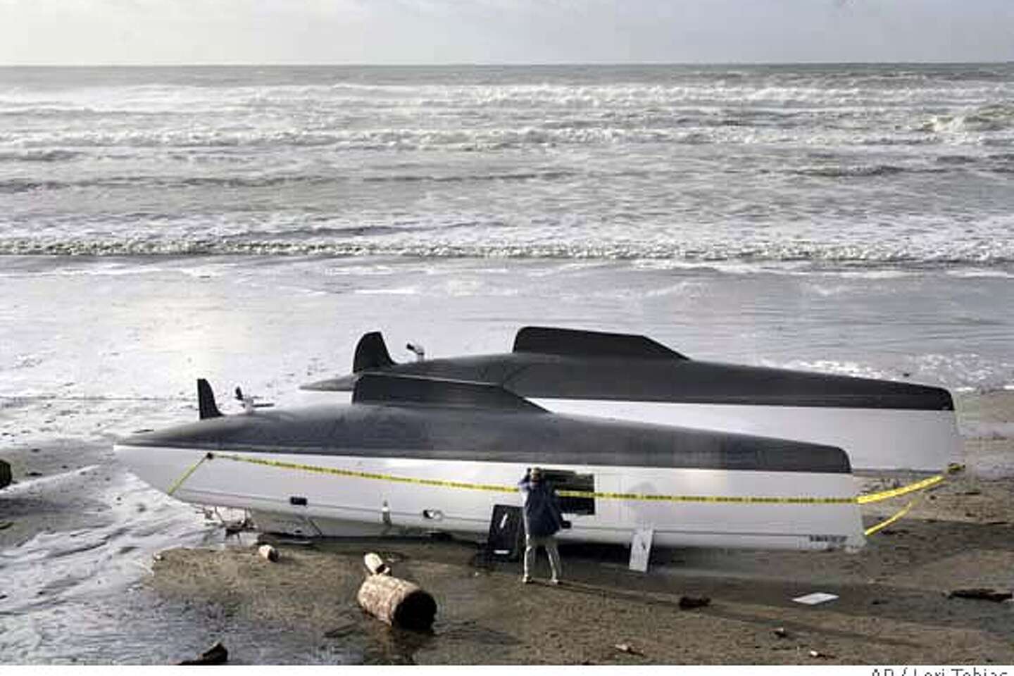 OREGON / Intense search for sailboat's missing crew / Large catamaran ...