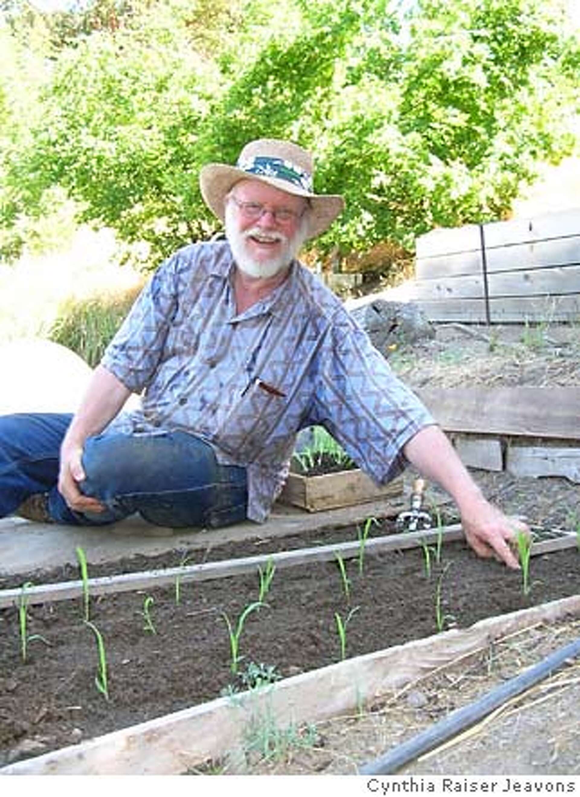 Use terraces to create a level planting field / Farmer and author John ...