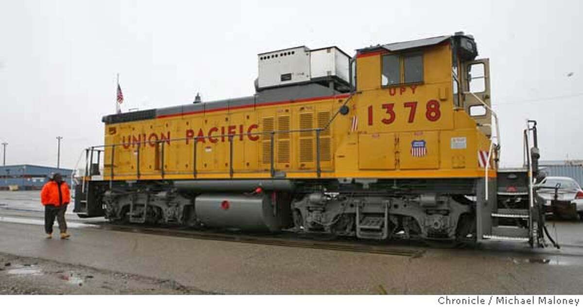 OAKLAND / Smoky diesel locomotive turns into a clean machine