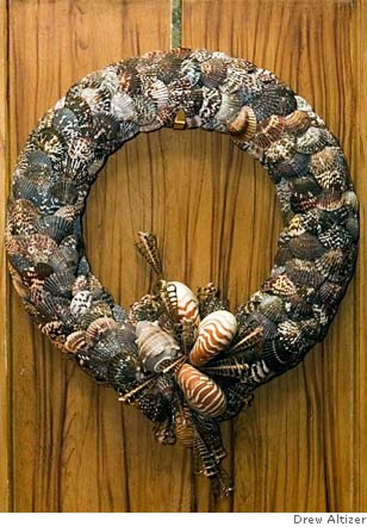 Circle 'round for wreath ideas / Resourceful designers raise funds for ...