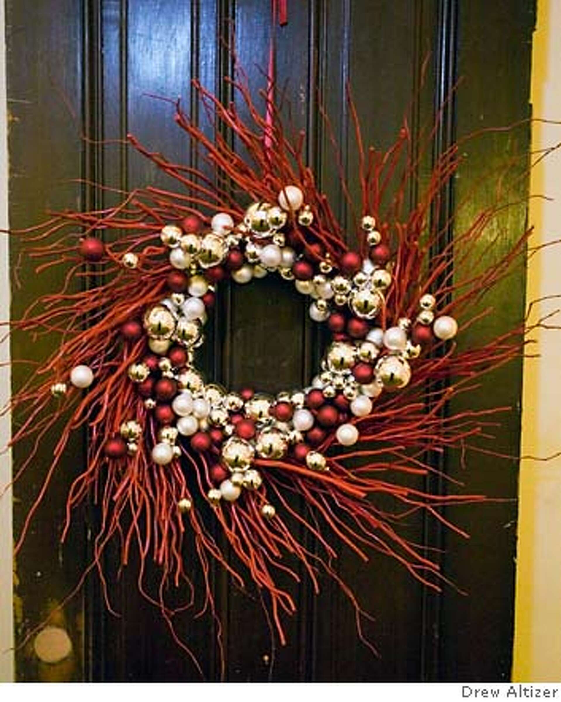 Circle 'round for wreath ideas / Resourceful designers raise funds for ...