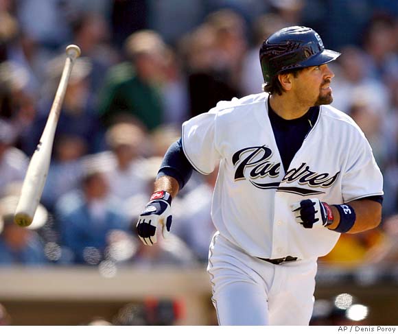 A's sign $8.5M deal with Piazza