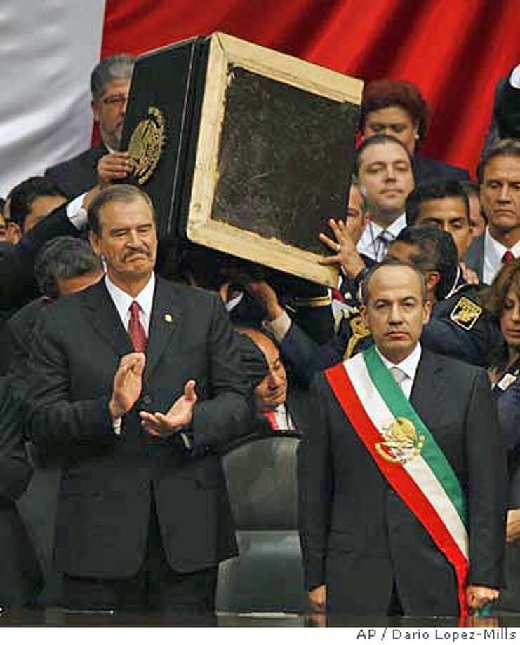 Calderon inaugurated while lawmakers brawl / Conservative becomes ...