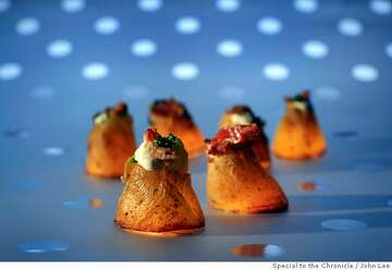 The bubbly issue / Easy-to-fix nibbles that go with sparklers