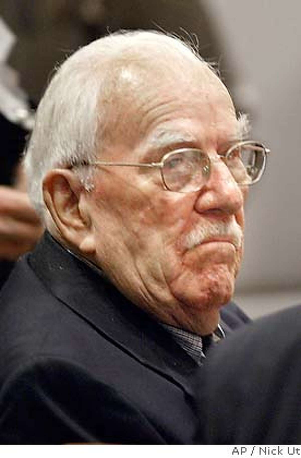 Elderly driver who killed 10 gets probation / Defendant rammed car into ...