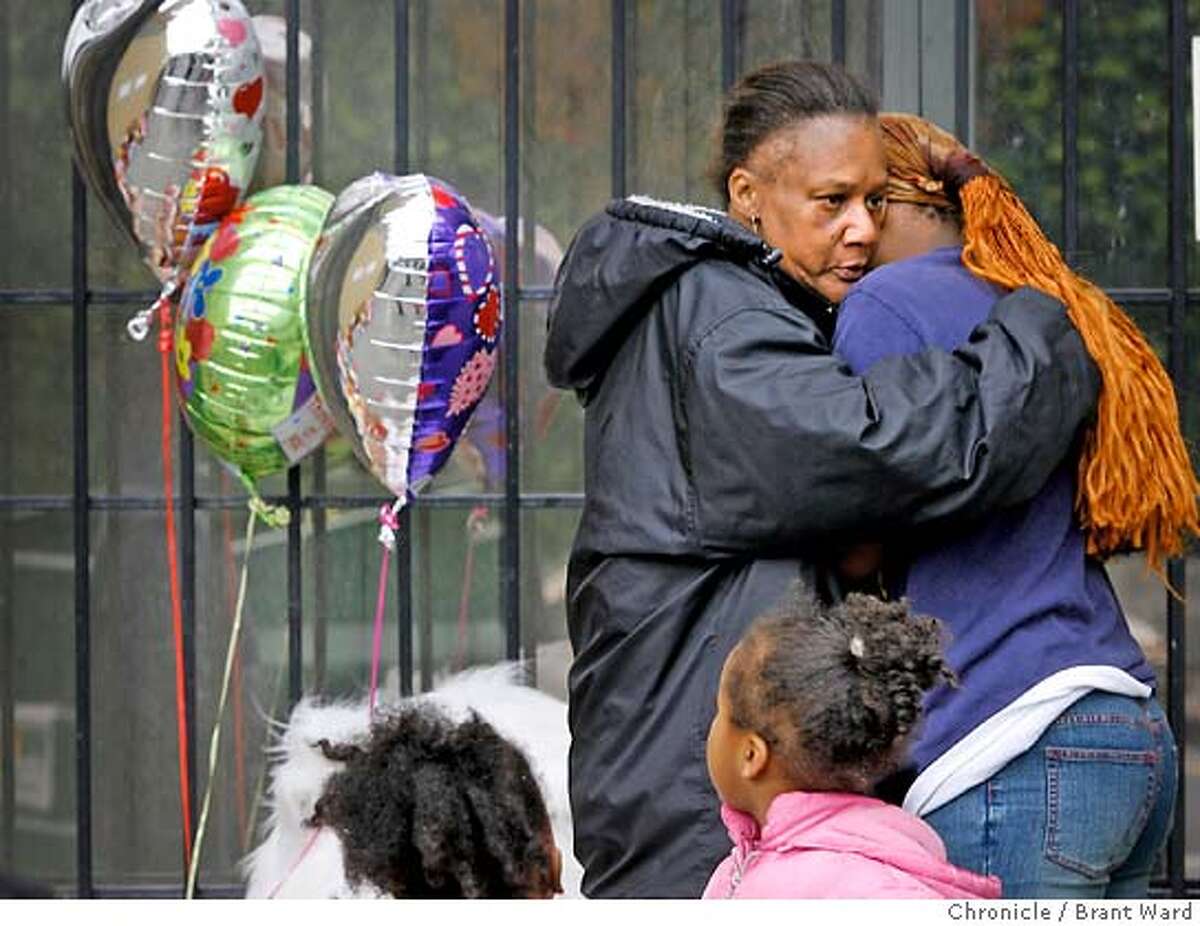 OAKLAND / Police believe tot's fall an accident / Window screen was not ...