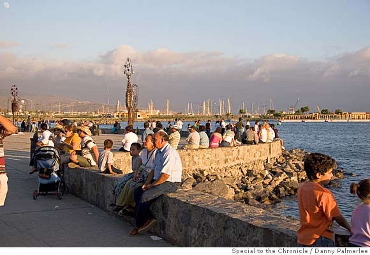 An appetite for eating in Ensenada / Tourist-thronged Baja California ...