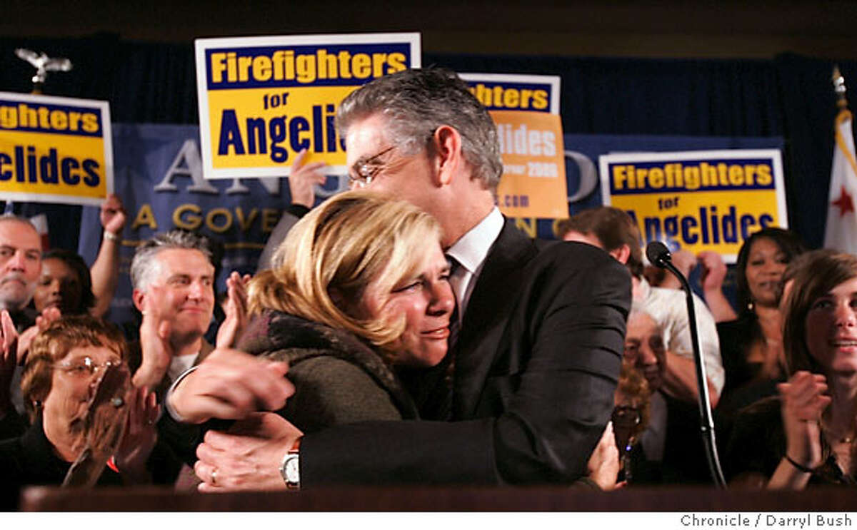 Schwarzenegger easily beats Angelides to win second term