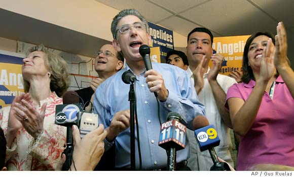 ELECTION 2006: One Day to Go / Campaigns in final sprint to election ...