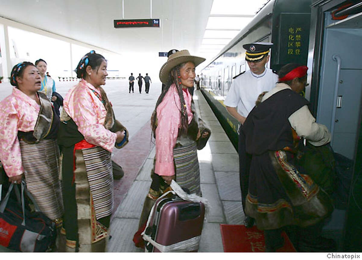 HIGH TRAIN TO TIBET / World's highest railway is breathtaking feat of ...