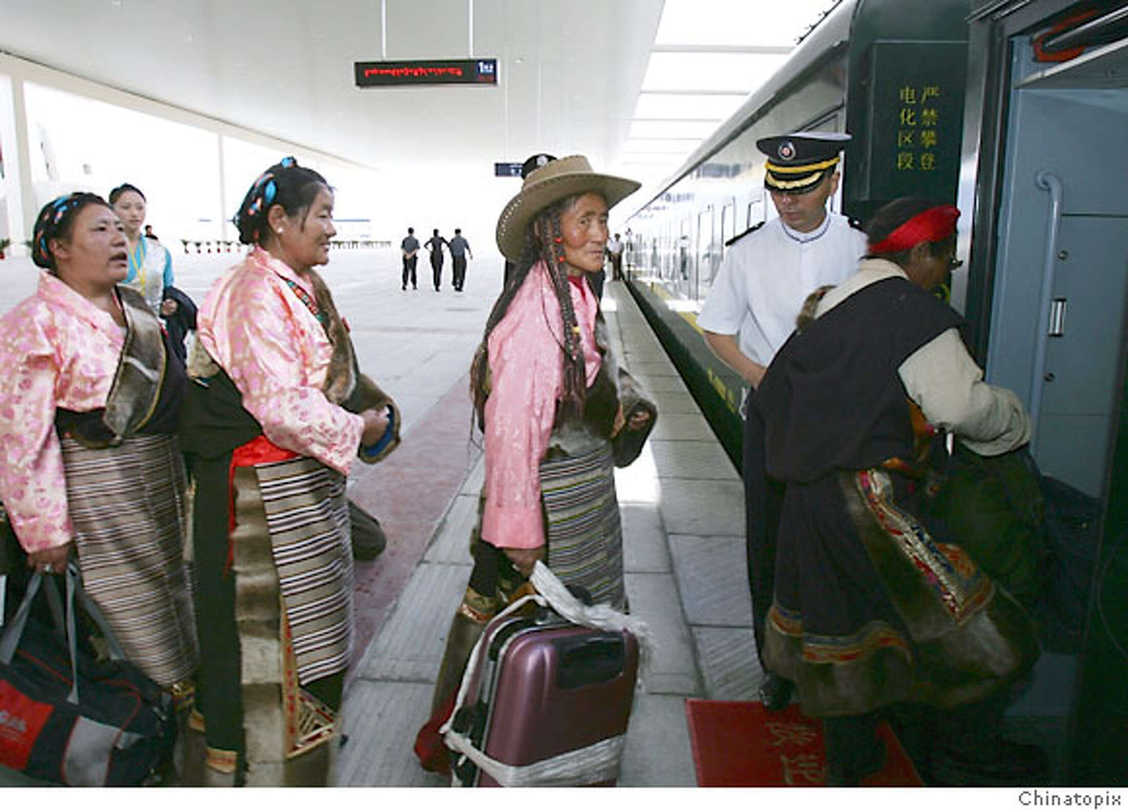 HIGH TRAIN TO TIBET / World's highest railway is breathtaking feat of ...