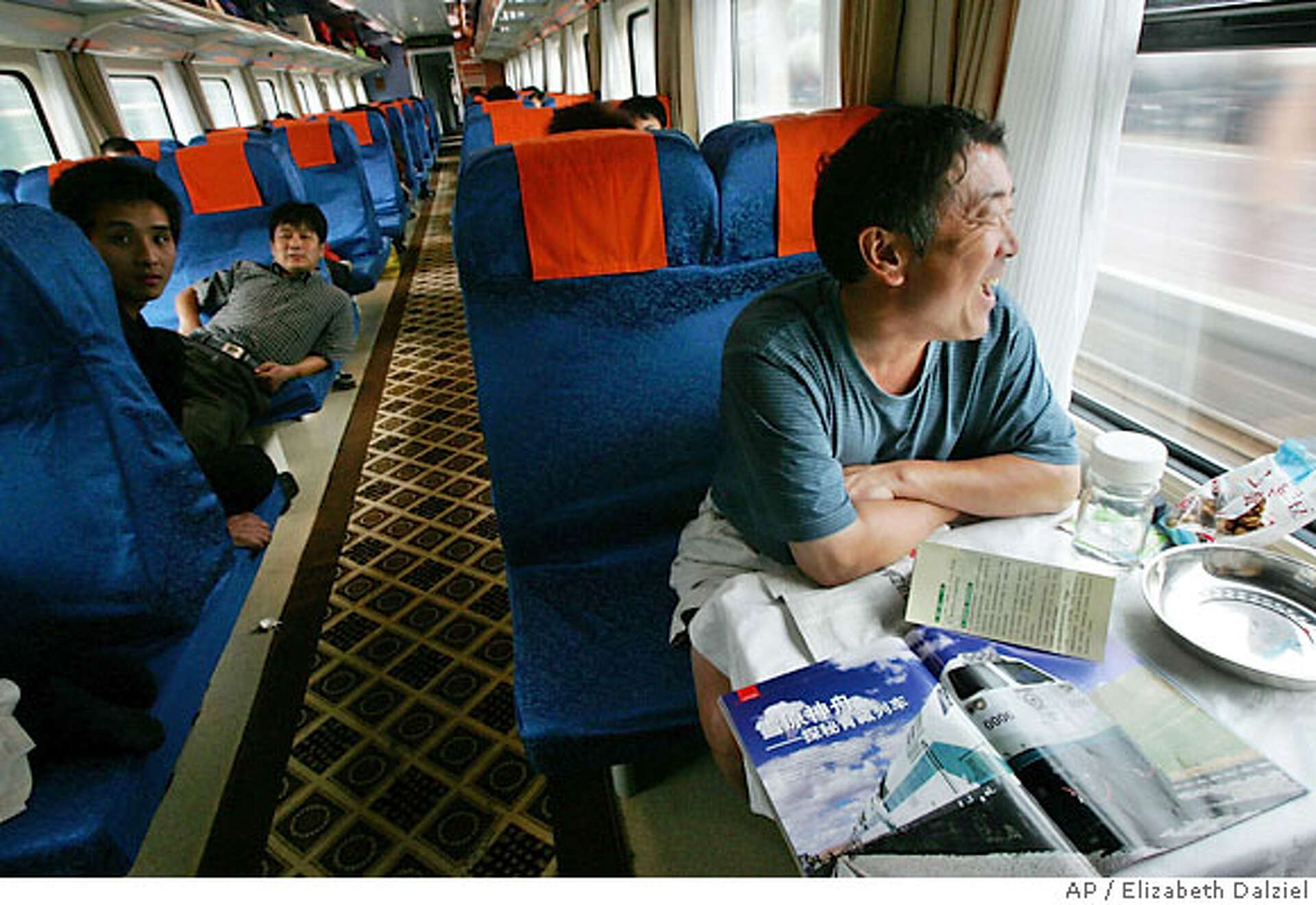 HIGH TRAIN TO TIBET / World's highest railway is breathtaking feat of ...