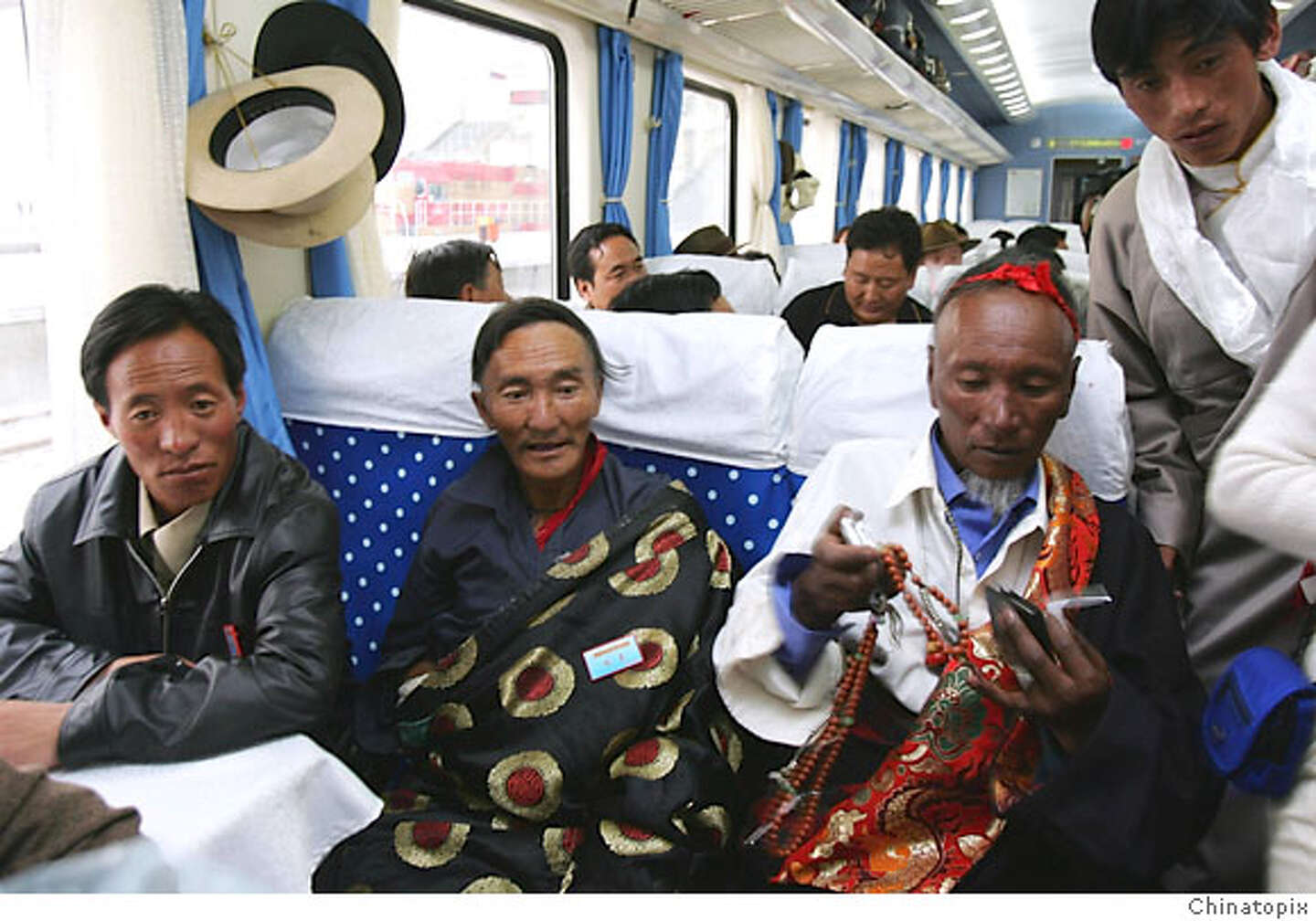 HIGH TRAIN TO TIBET / World's highest railway is breathtaking feat of ...