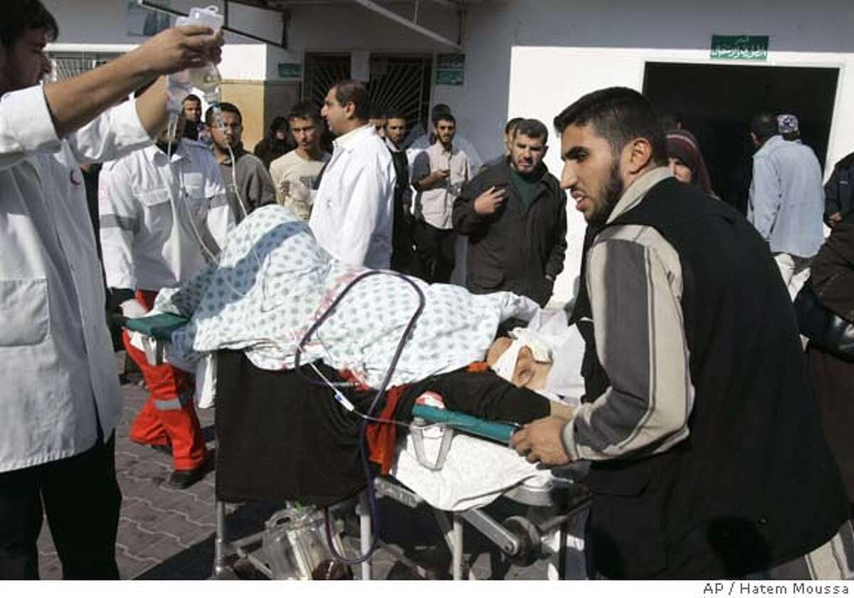 Gaza women's bold move / 2 die, 17 wounded in march past Israeli lines ...