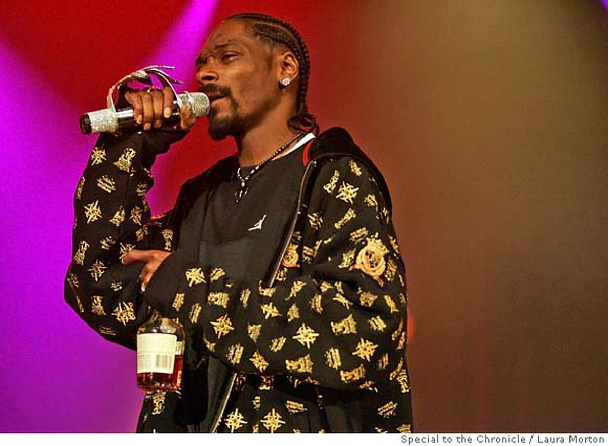 REVIEW / Snoop, Bay Area rappers cut through the smoke