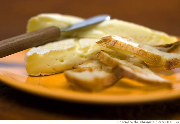 Duet of milk produces a fresh robiola with a lush personality