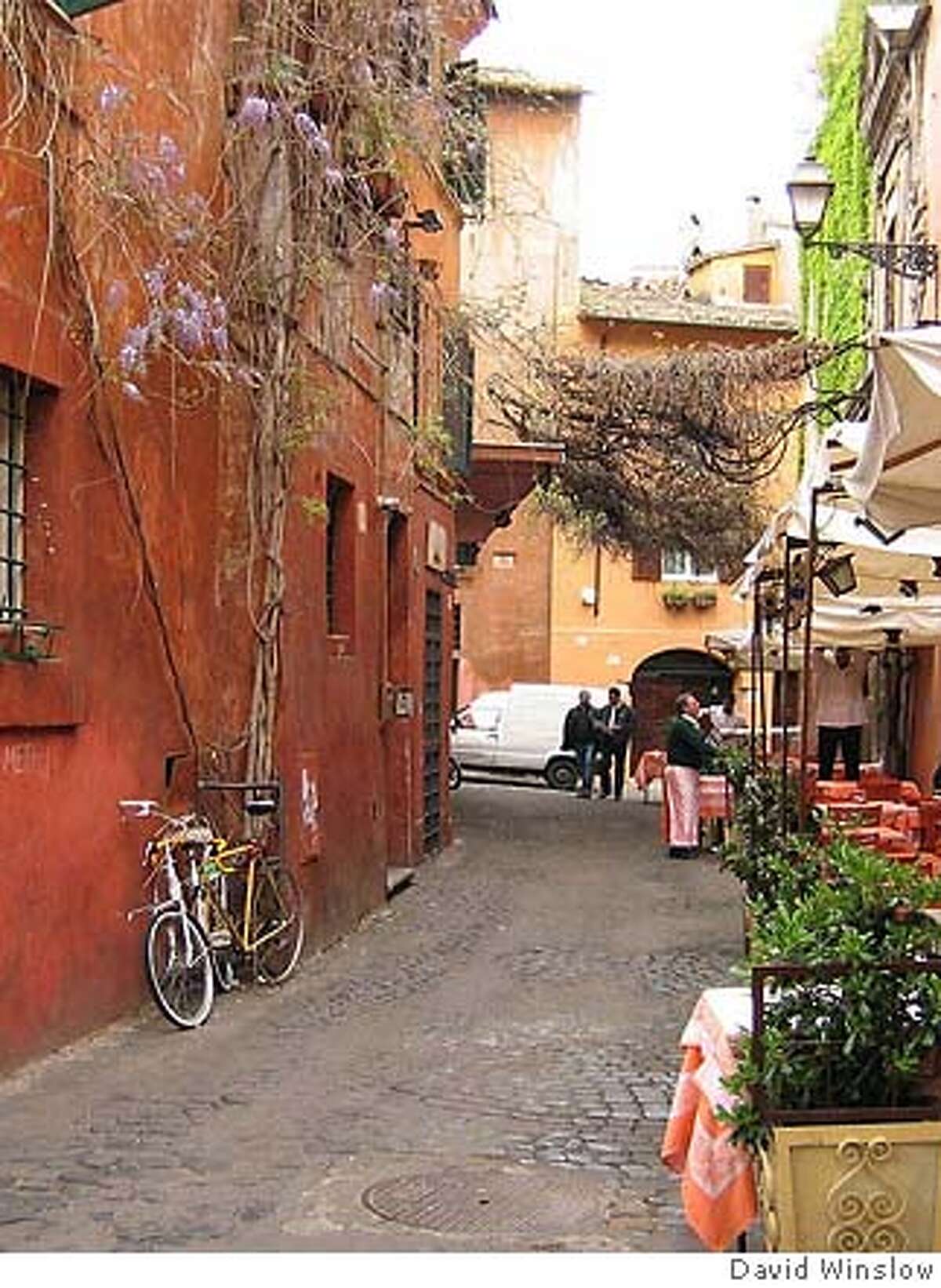 Back to the alley / At a Hayes Valley salon of artists and designers ...