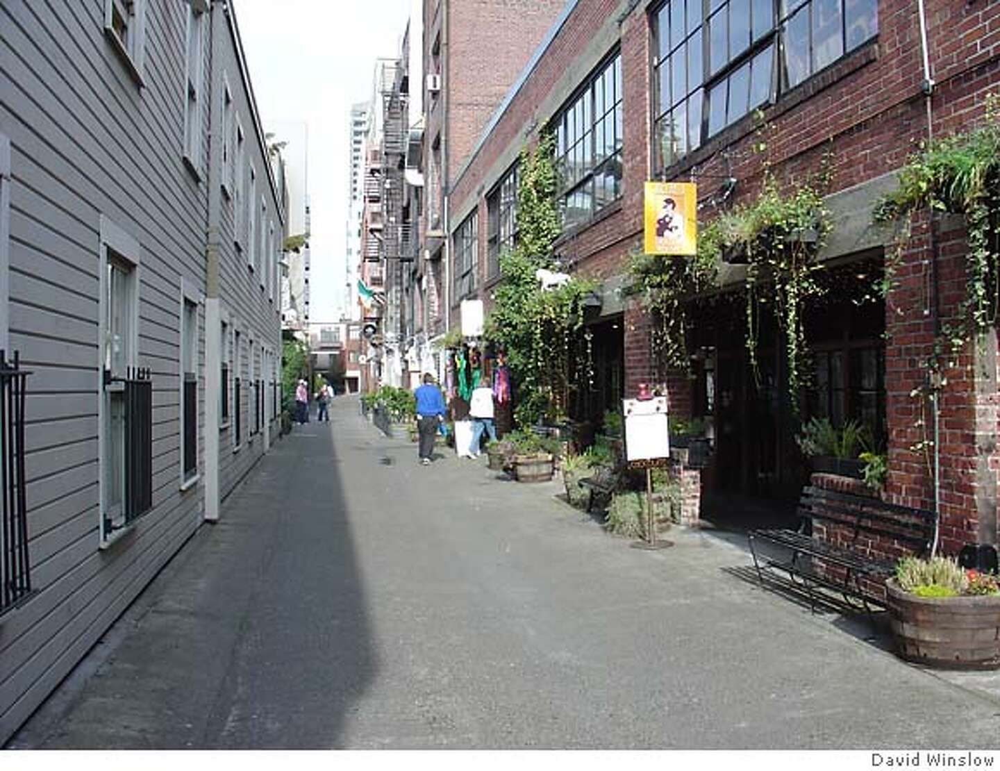 Back to the alley / At a Hayes Valley salon of artists and designers ...