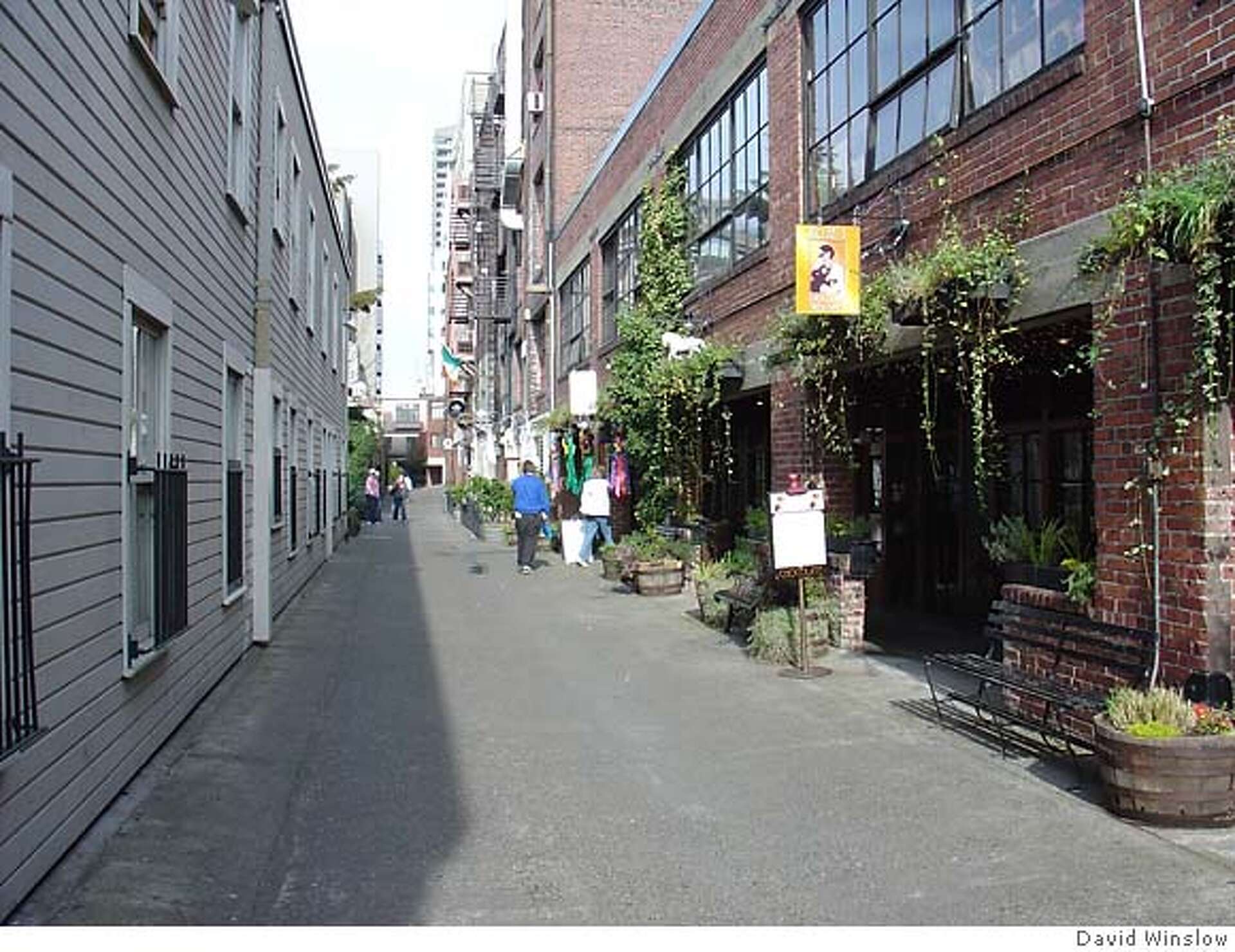 Back to the alley / At a Hayes Valley salon of artists and designers ...