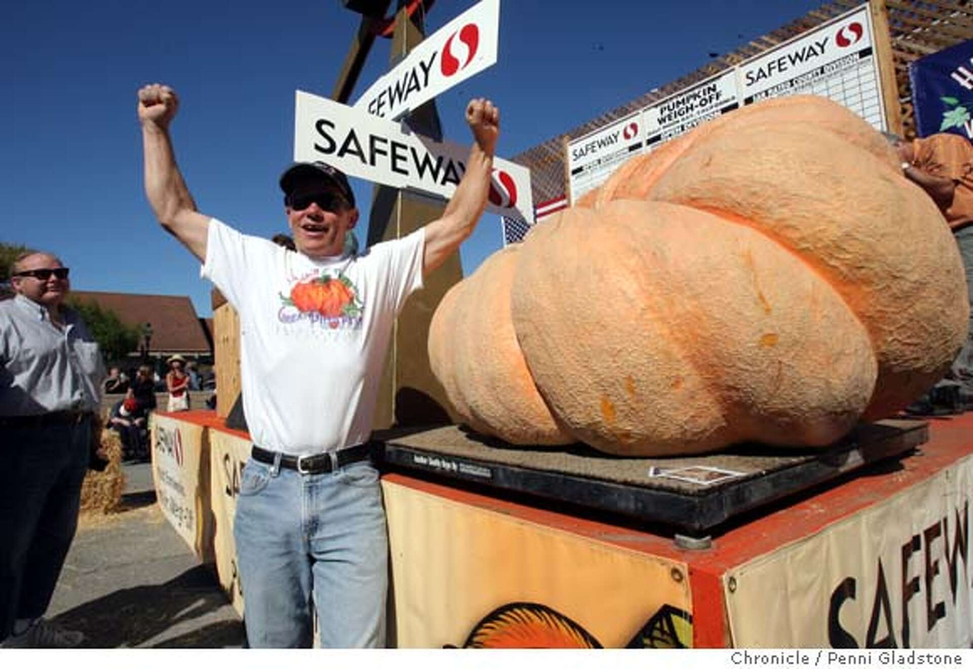 Washington man is 3rd-time winner of pumpkin contest