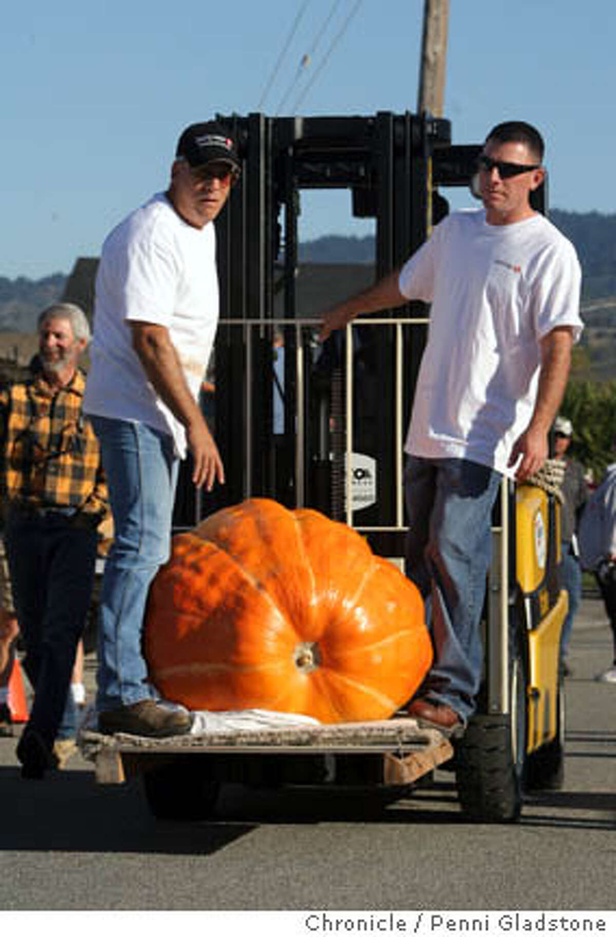 Washington man is 3rd-time winner of pumpkin contest