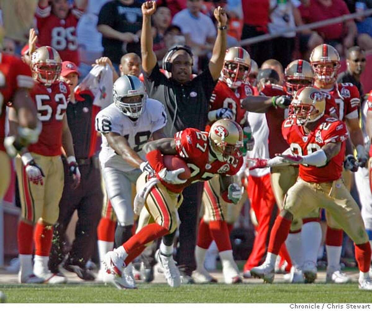 49ers' time to shine / S.F. takes advantage of Raiders