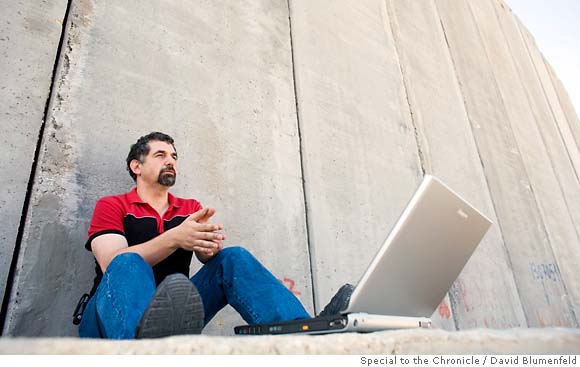 Using power of the Internet to promote peace / One man's quest involves ...