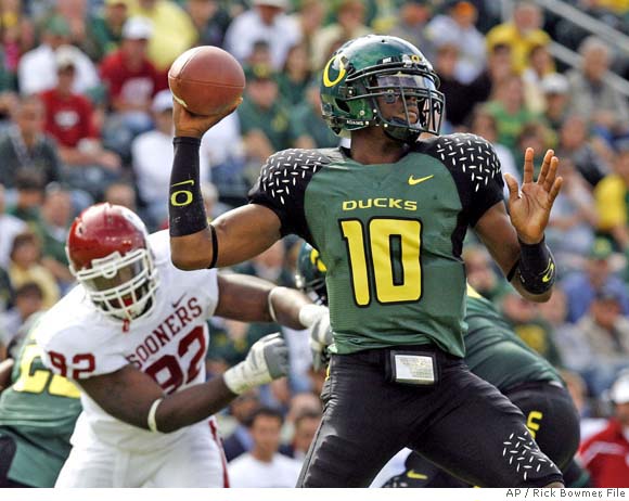 Oregon QB Dixon pays tribute to late mother