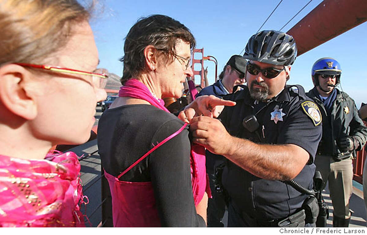 Anti-war protesters disrupt Golden Gate Bridge traffic