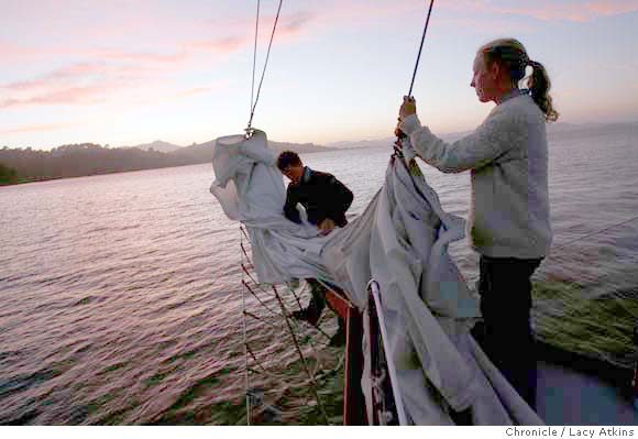 Building a community on the open sea / Program teaches girls sailing ...