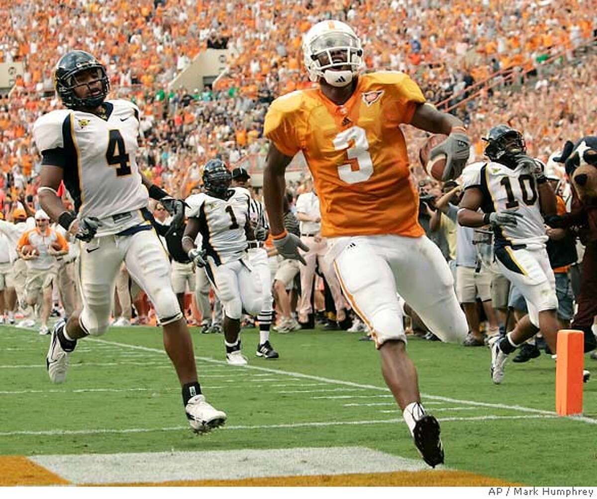 ROCKY TOP HORROR SHOW / Tennessee waltzes past Cal defense