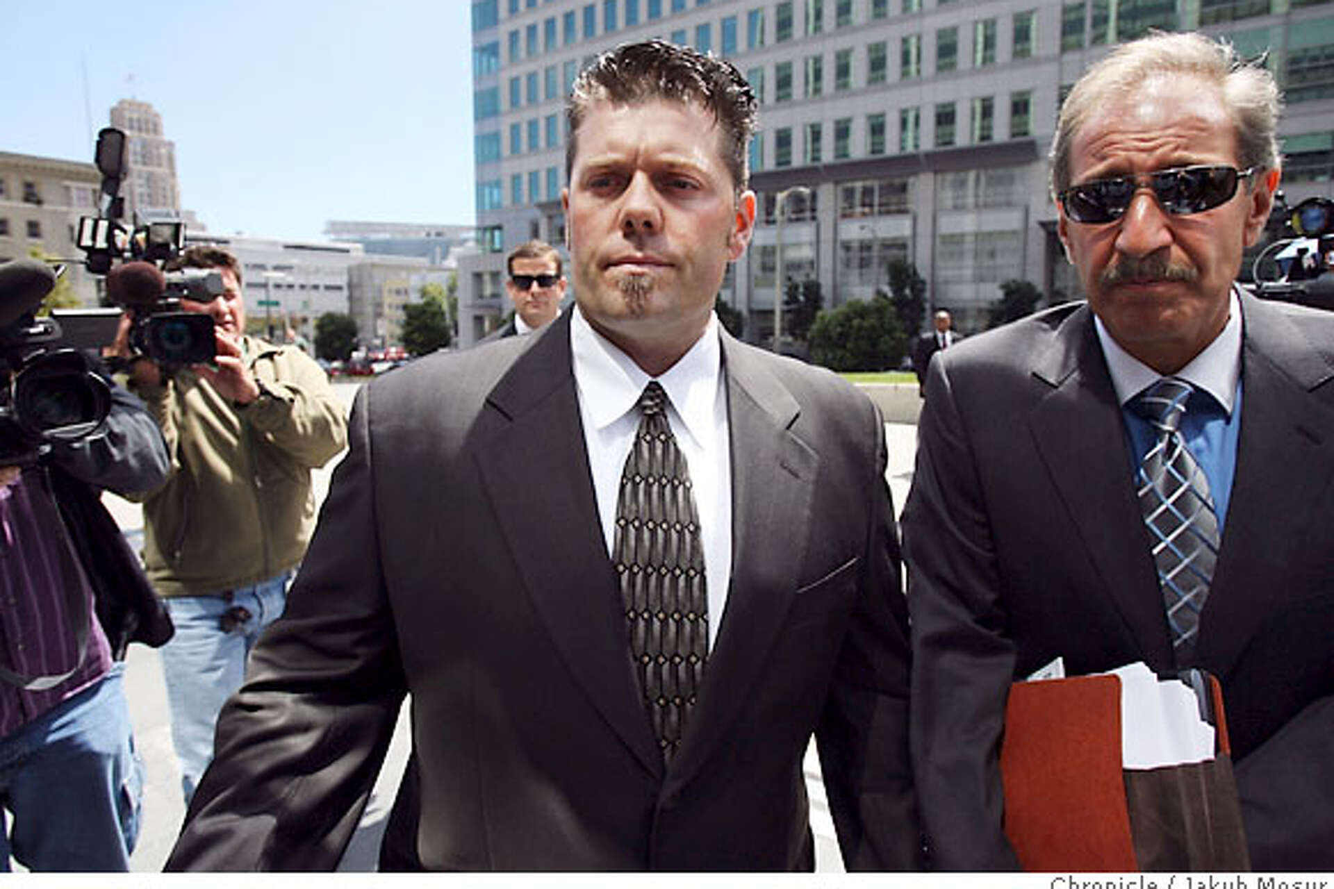 SAN FRANCISCO / Bonds' trainer back behind bars / Anderson cited for ...