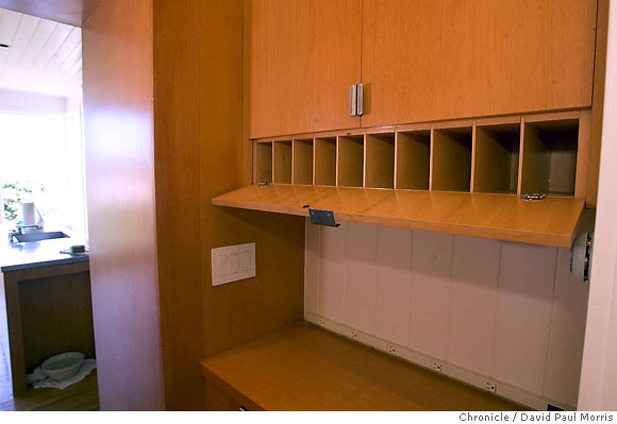 HIDING EVERYTHING / Clutter Containment / Artfully designed built-ins ...