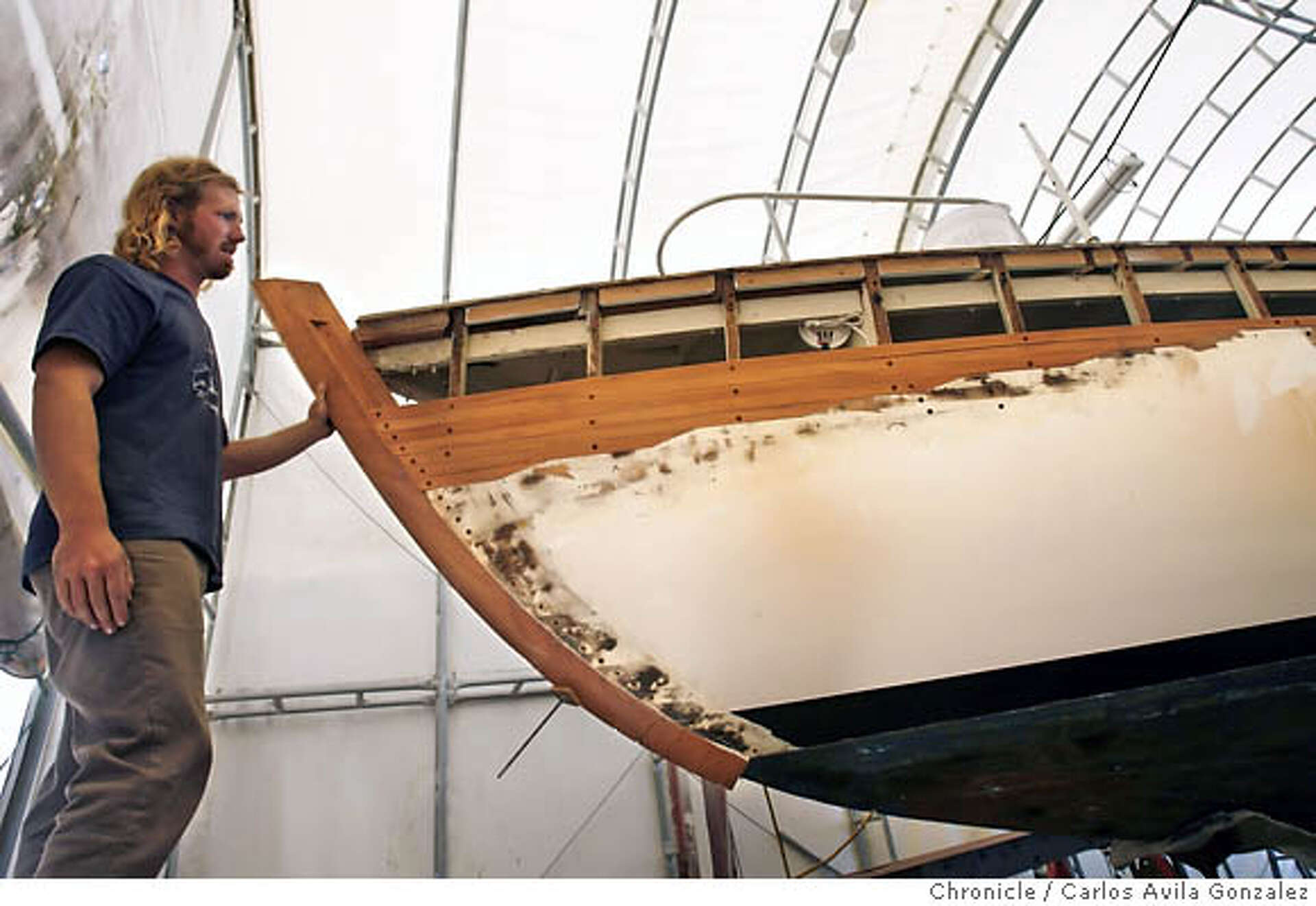 Building boats the way they used to / Group of young carpenters turn ...