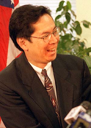 LANEY COLLEGE / Chong first Asian American president