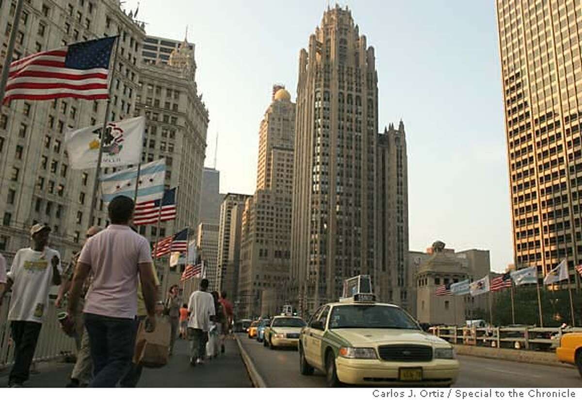 Chicago's architectural razzmatazz / New or old, skyscrapers reflect ...