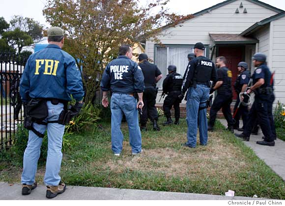 RICHMOND / Suspected gang leader arrested in raid on home