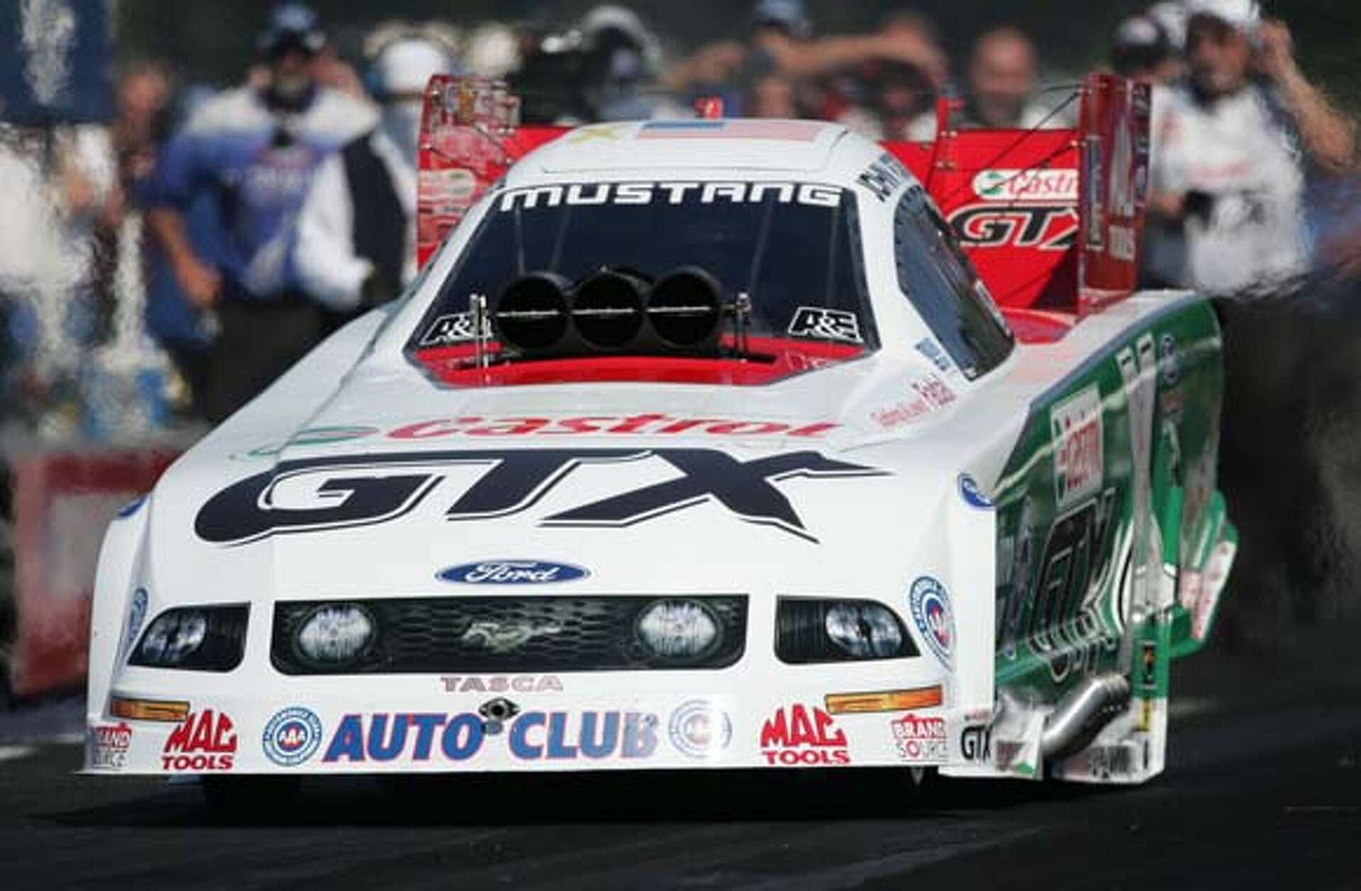 THE DRIVING FORCE / Drag racing's family affair rolls into Bay Area