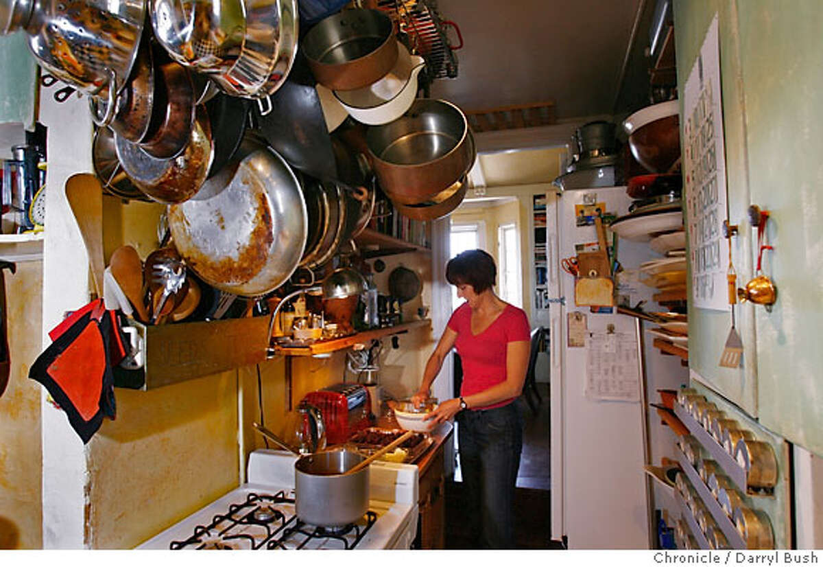 Kitchen Cunning / One woman's solution to conquering tiny cooking space