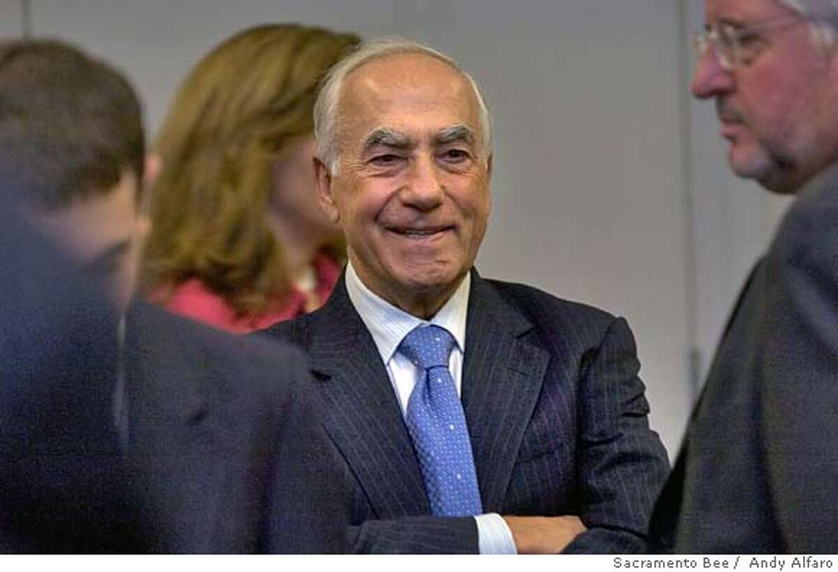 How big donors aid Angelides' candidacy / Backers use independent panel ...