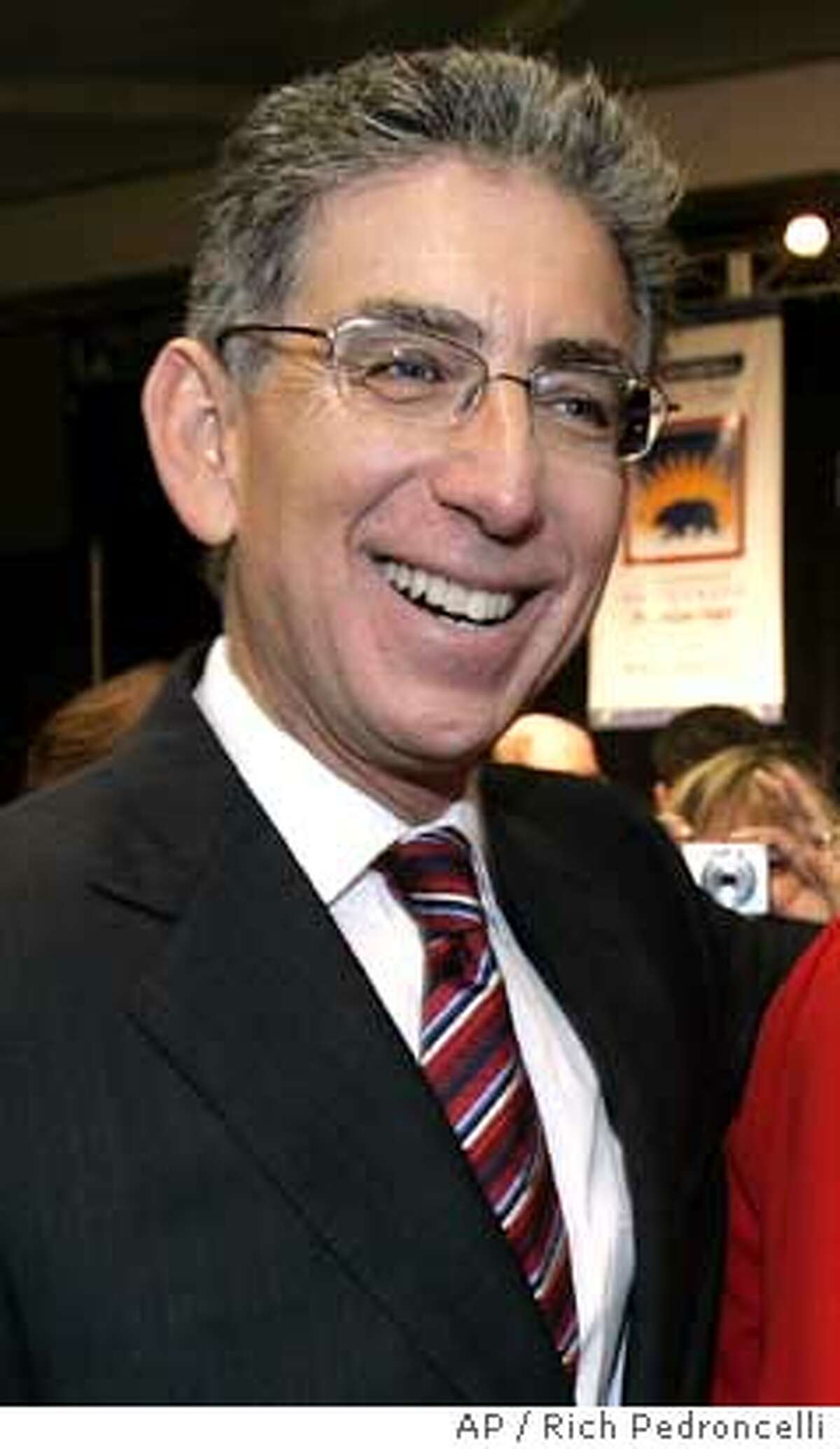 How big donors aid Angelides' candidacy / Backers use independent panel ...