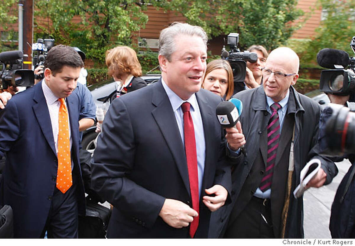 Gore, U.N. panel share Nobel Peace Prize for fighting global warming