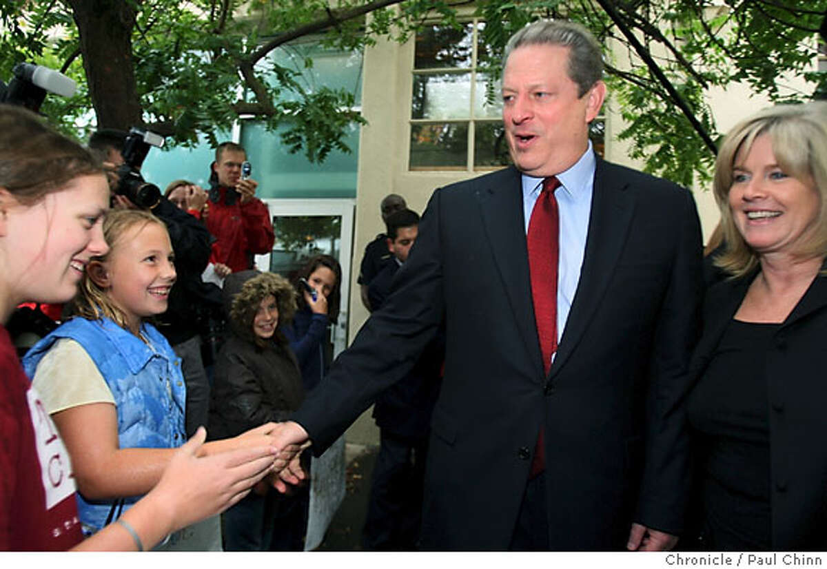 Gore, U.N. panel share Nobel Peace Prize for fighting global warming