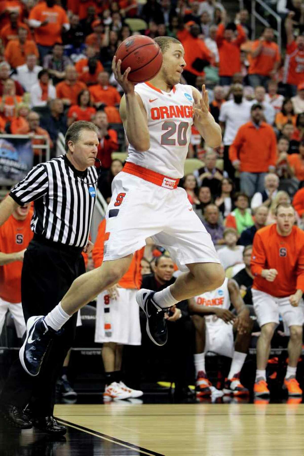 Syracuse going to Sweet 16